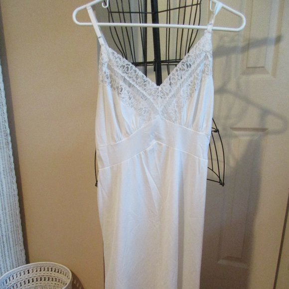Intimates & Sleepwear | Vintage Ladies White Full Slip Lingerie | Poshmark